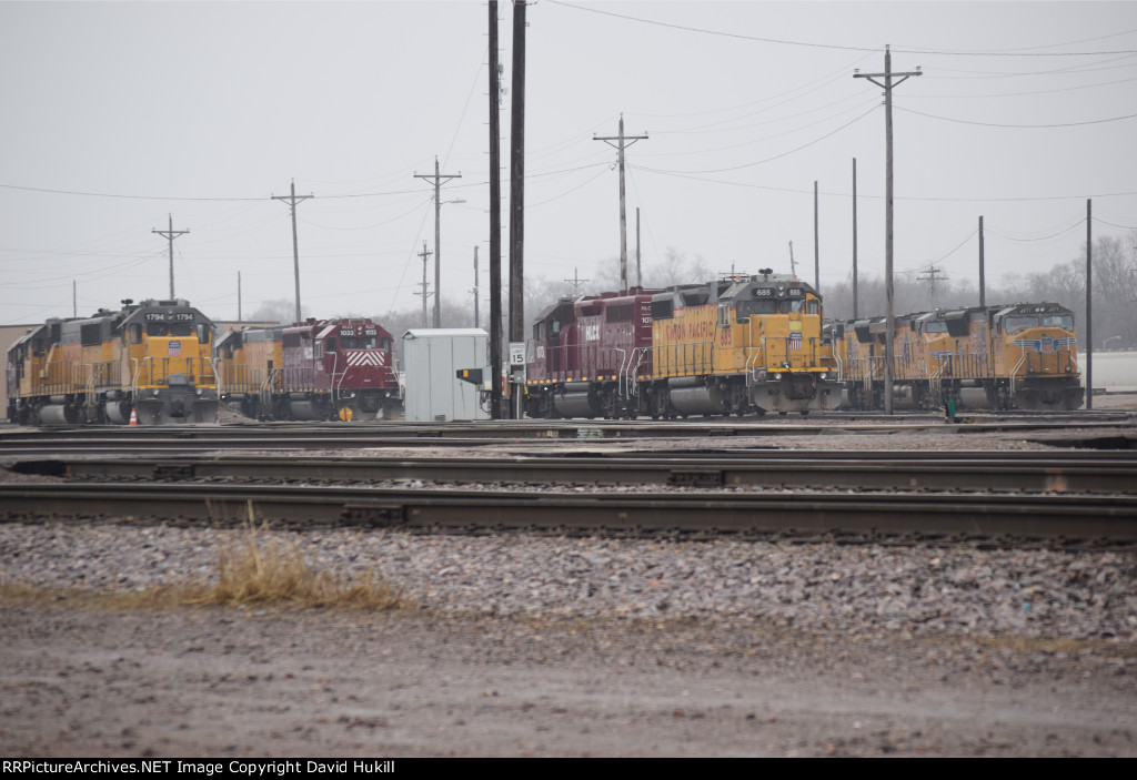 UP Engines 1794 2204 685 4977 7440, UPY 579 and HLCX Engines 1033 and 1073, Des Moines IA